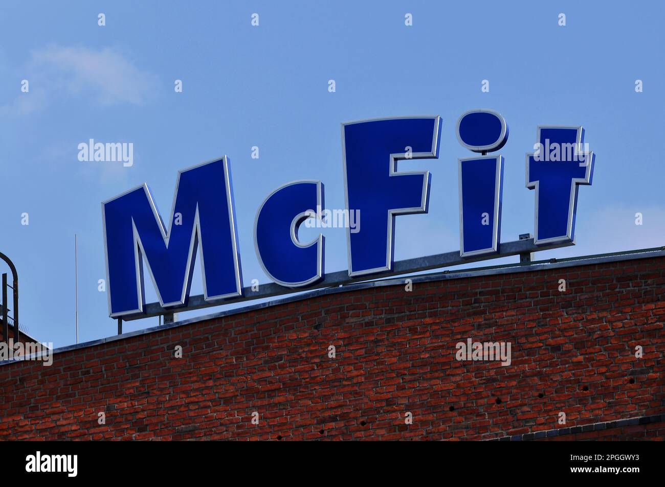 Mcfit logo hi-res stock photography and images - Alamy