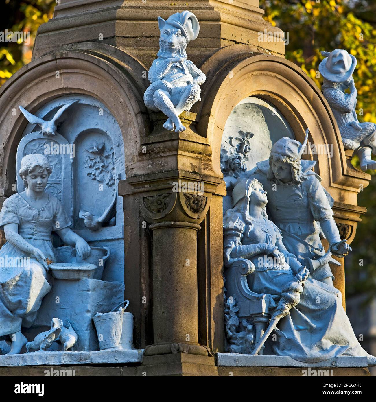 Detail Maerchenbrunnen, artist Wilhelm Albermann, Zooviertel, Wuppertal ...