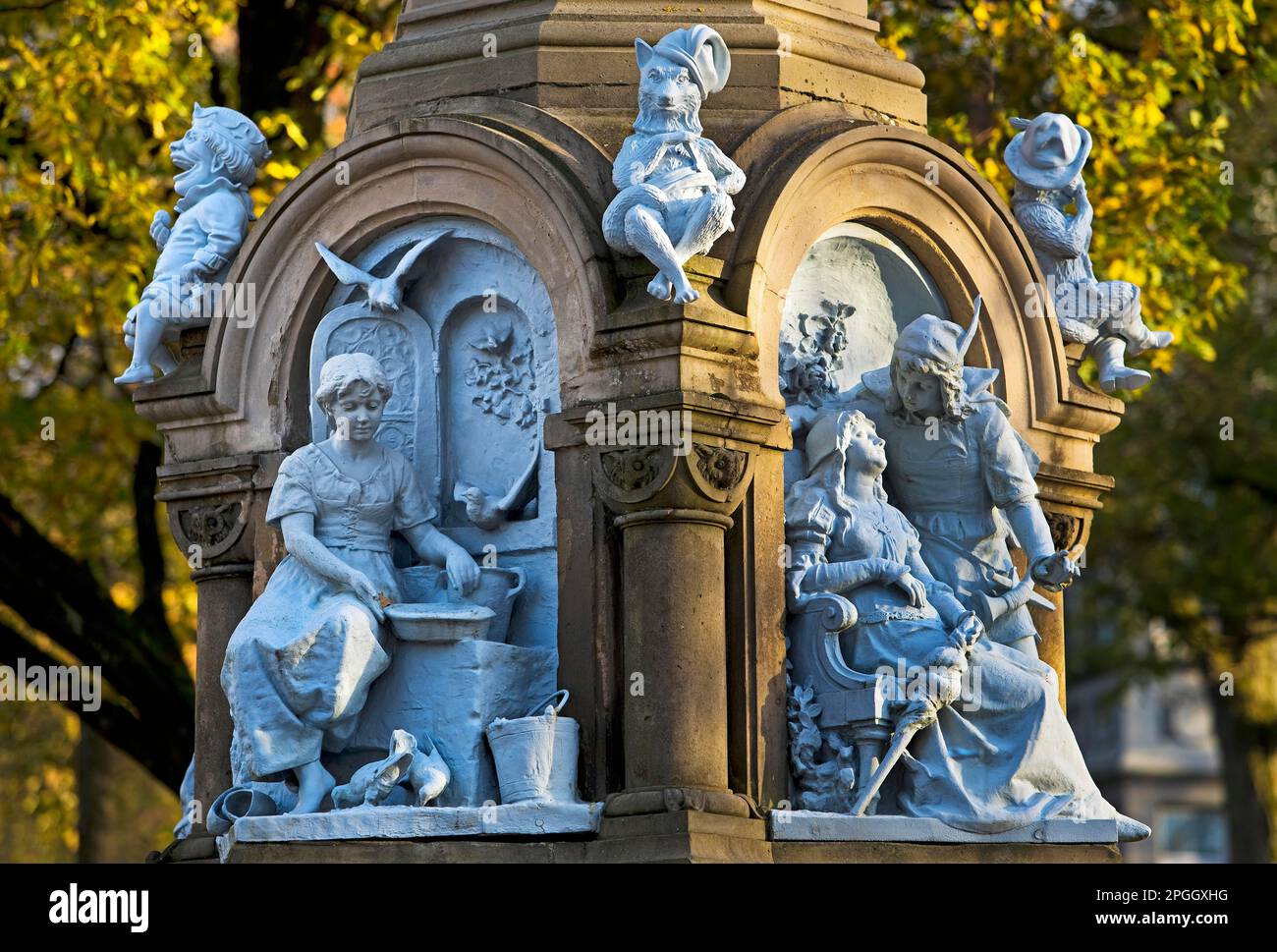 Detail Maerchenbrunnen, artist Wilhelm Albermann, Zooviertel, Wuppertal ...