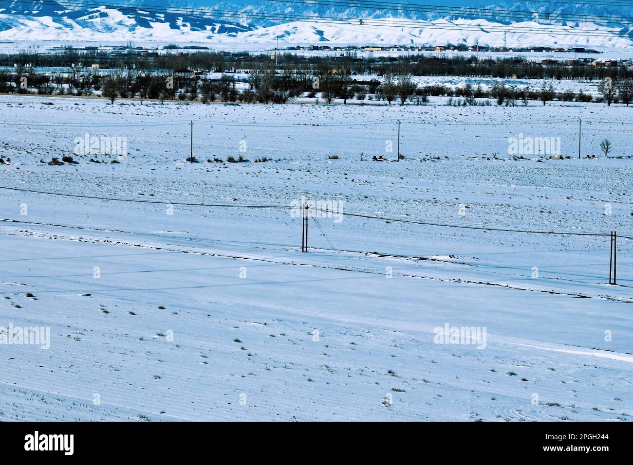 Beautiful scenery of Tianshan Mountain after snow in Urumqi City ...