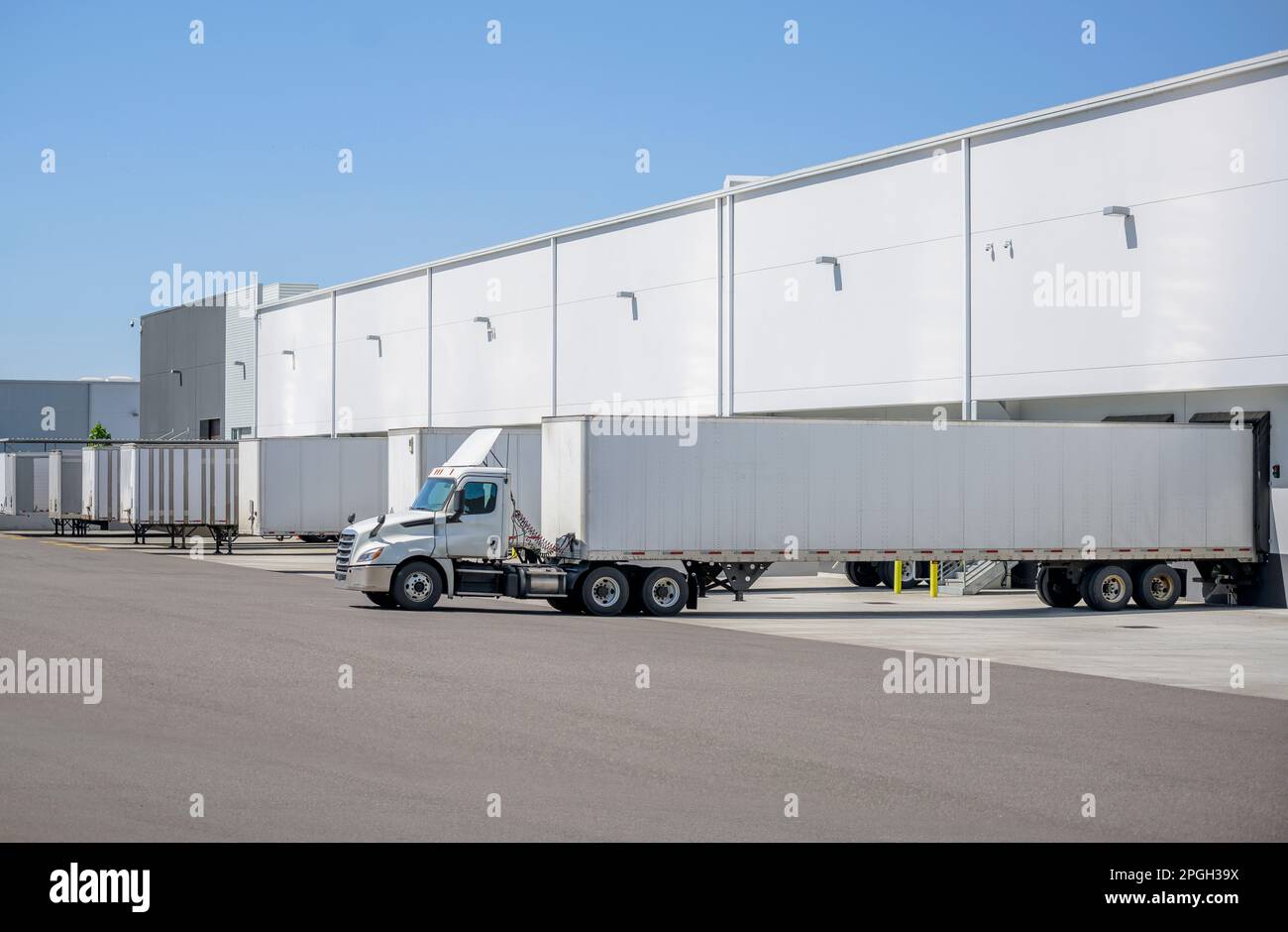 Industrial big rig day cab semi truck tractor with roof spoiler and ...