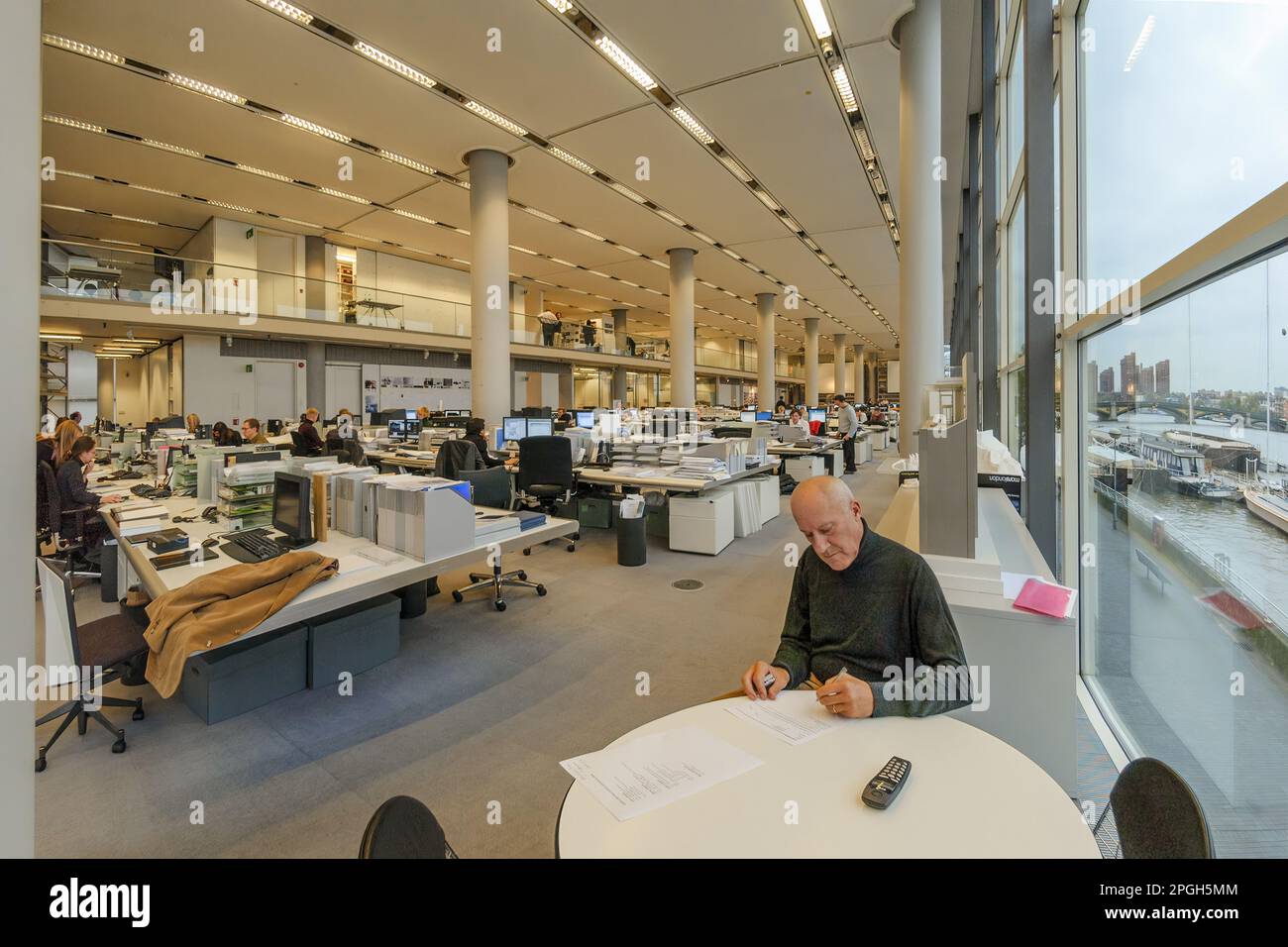 ARCHIVES AUGUST 2001 - ENGLAND. LONDON. BATTERSEA DISTRICT. THE DESIGN ...