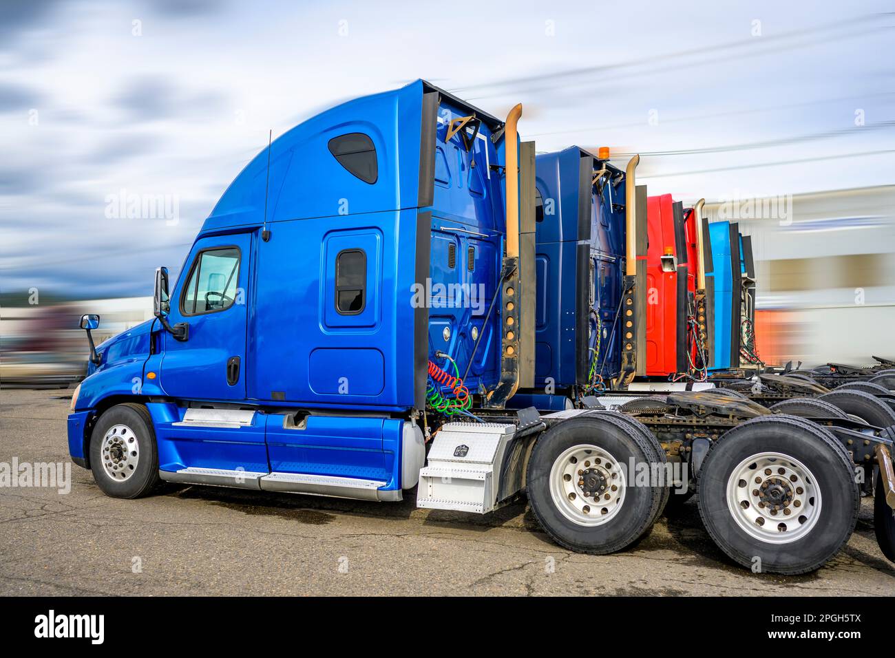 Industrial big rigs high cab semi truck tractor for truck driver rest ...