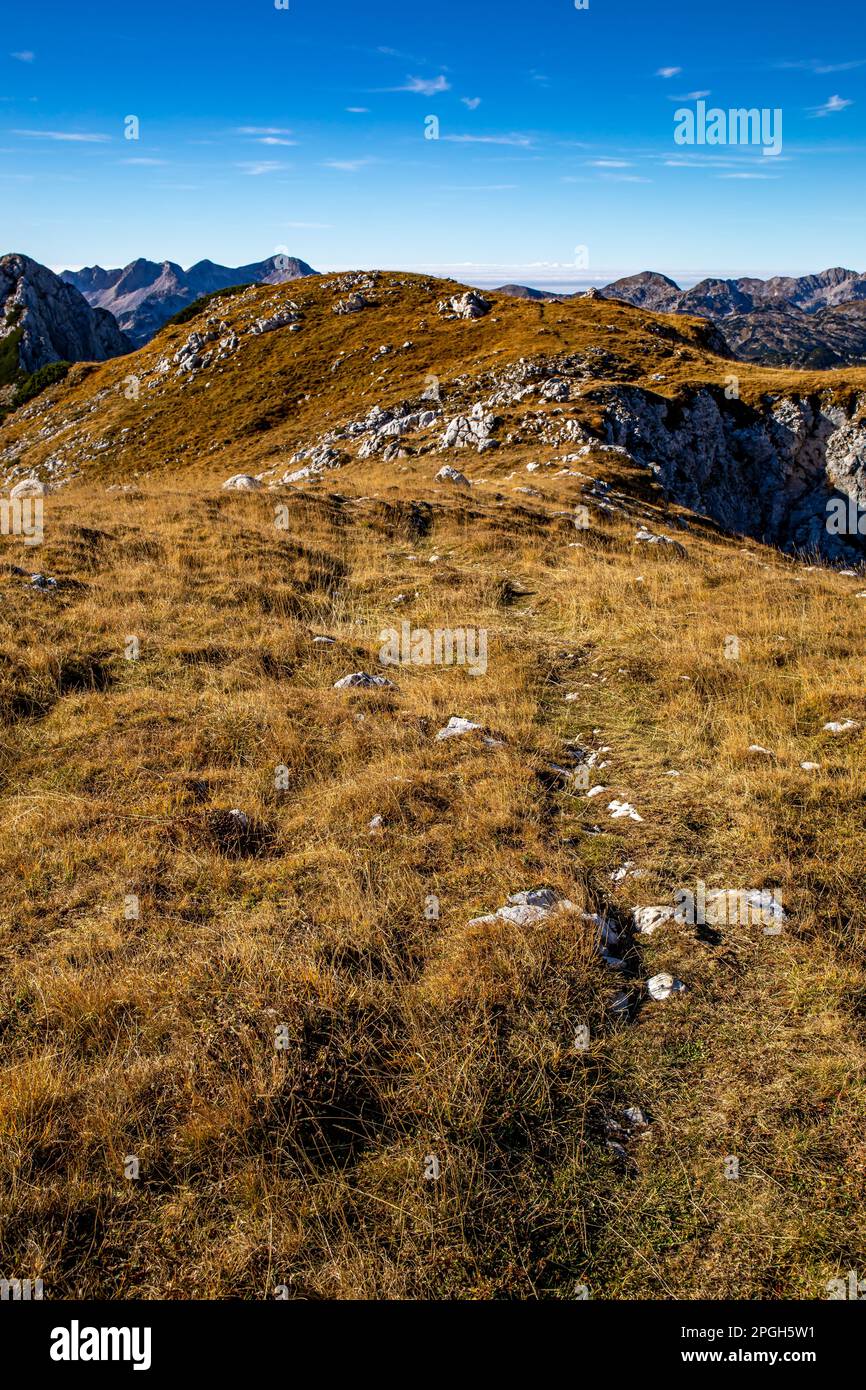 Mountain path in high mountains Stock Photo - Alamy