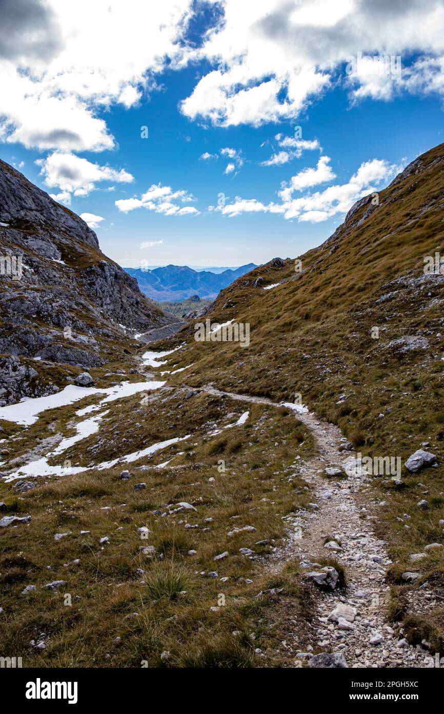 Mountain path in high mountains Stock Photo - Alamy