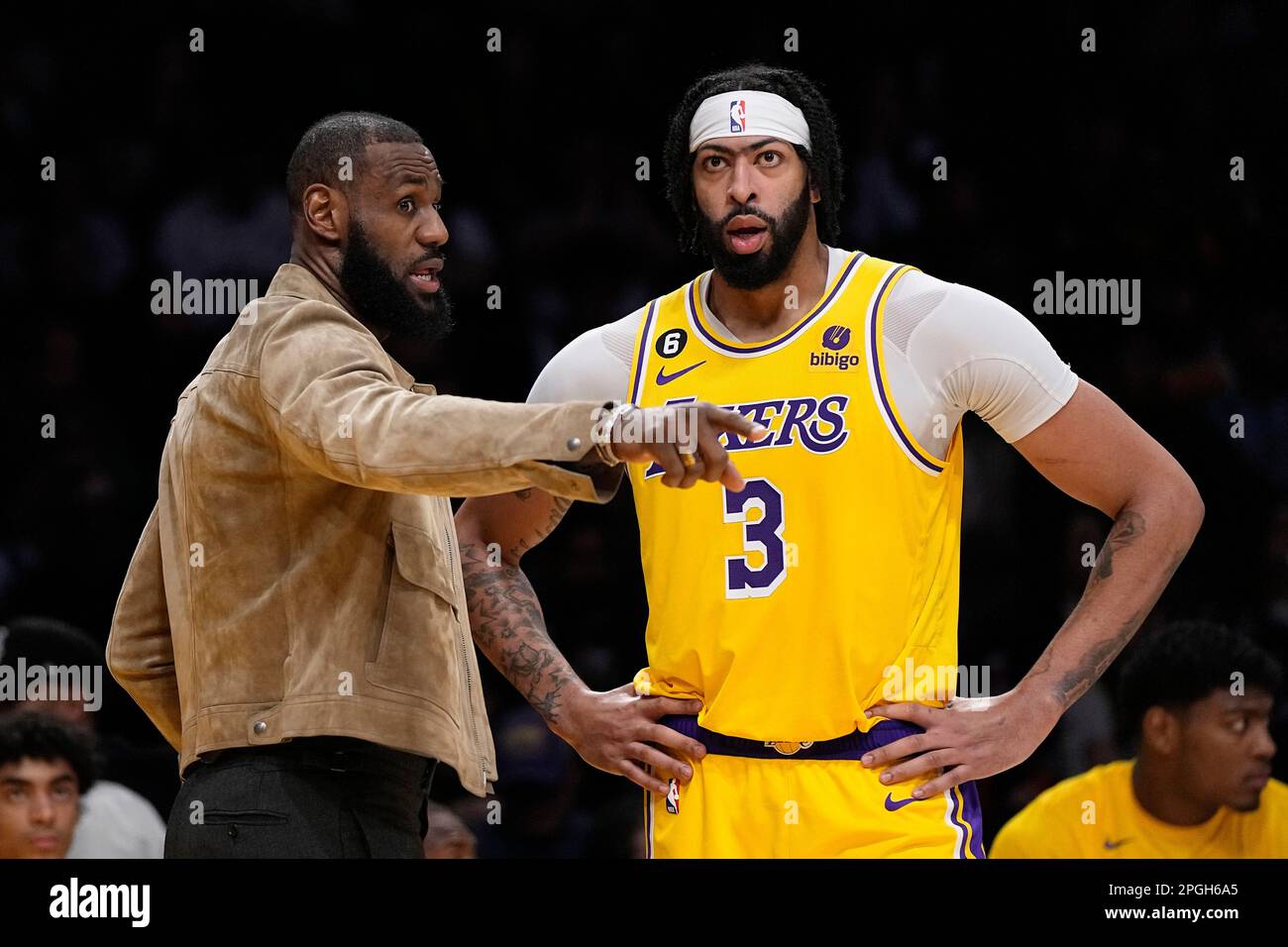 Los Angeles Lakers' LeBron James, left, talks with forward Anthony ...
