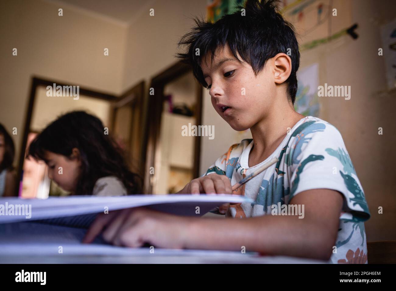 Kitchen family study children hi-res stock photography and images - Alamy