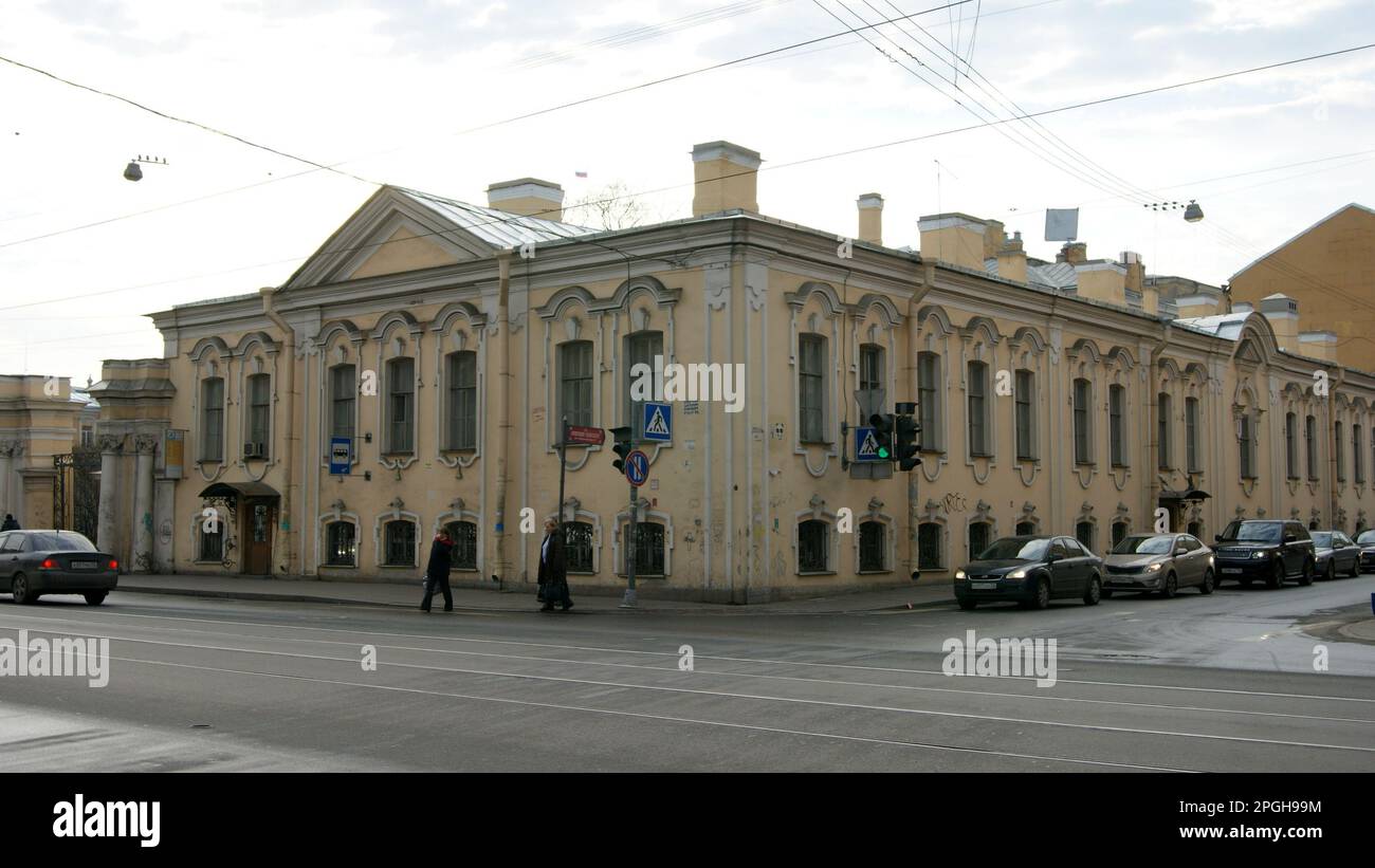 Classical building at the corner of Sadovaya and Lomonosov Streets ...
