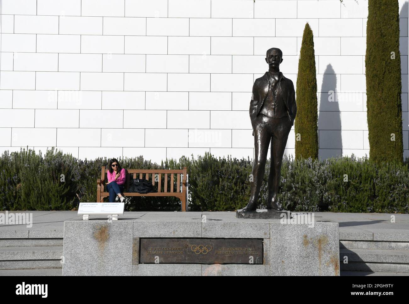 Pierre de coubertin statue hi-res stock photography and images - Alamy