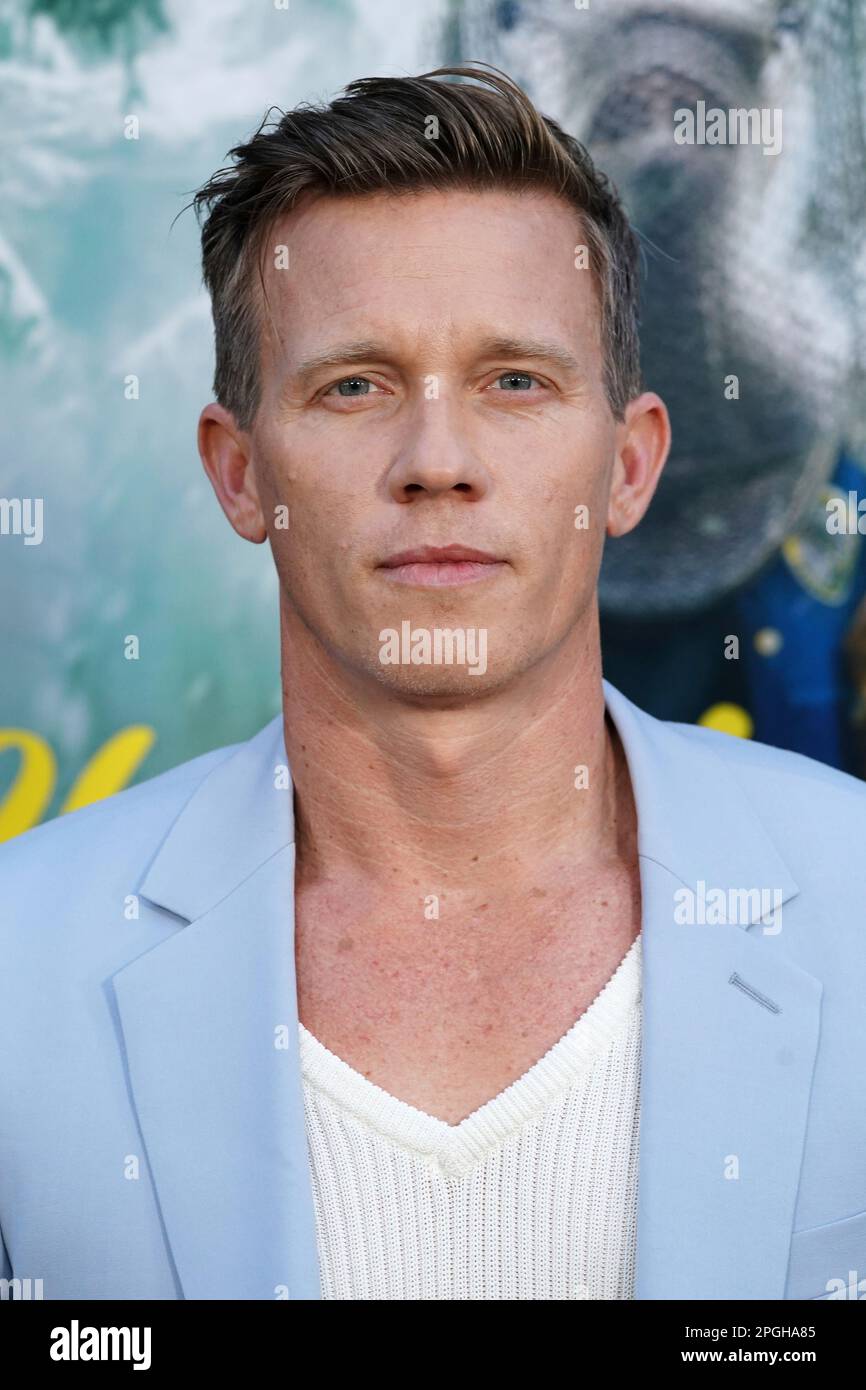 Warren Kole arrives at the season two premiere of "Yellowjackets ...