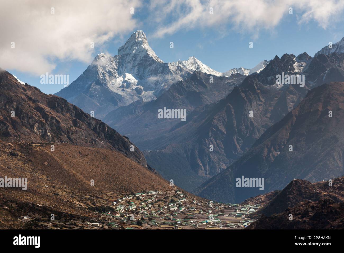 Ama Dablam mountain in Sagarmatha National Park, Himalayas, Nepal with ...
