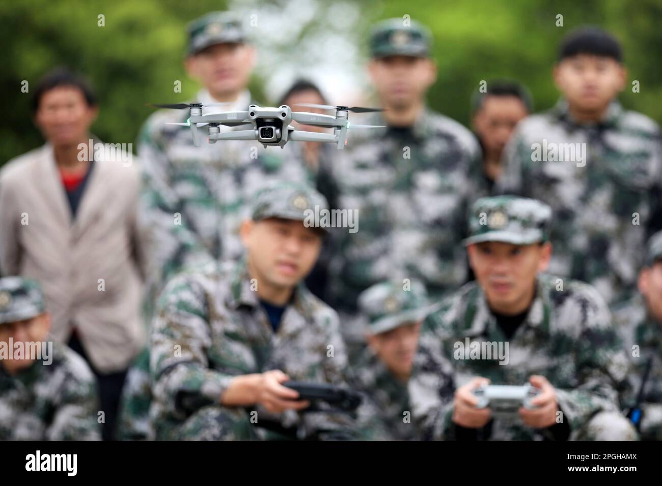 Operate a drone hi-res stock photography and images - Alamy