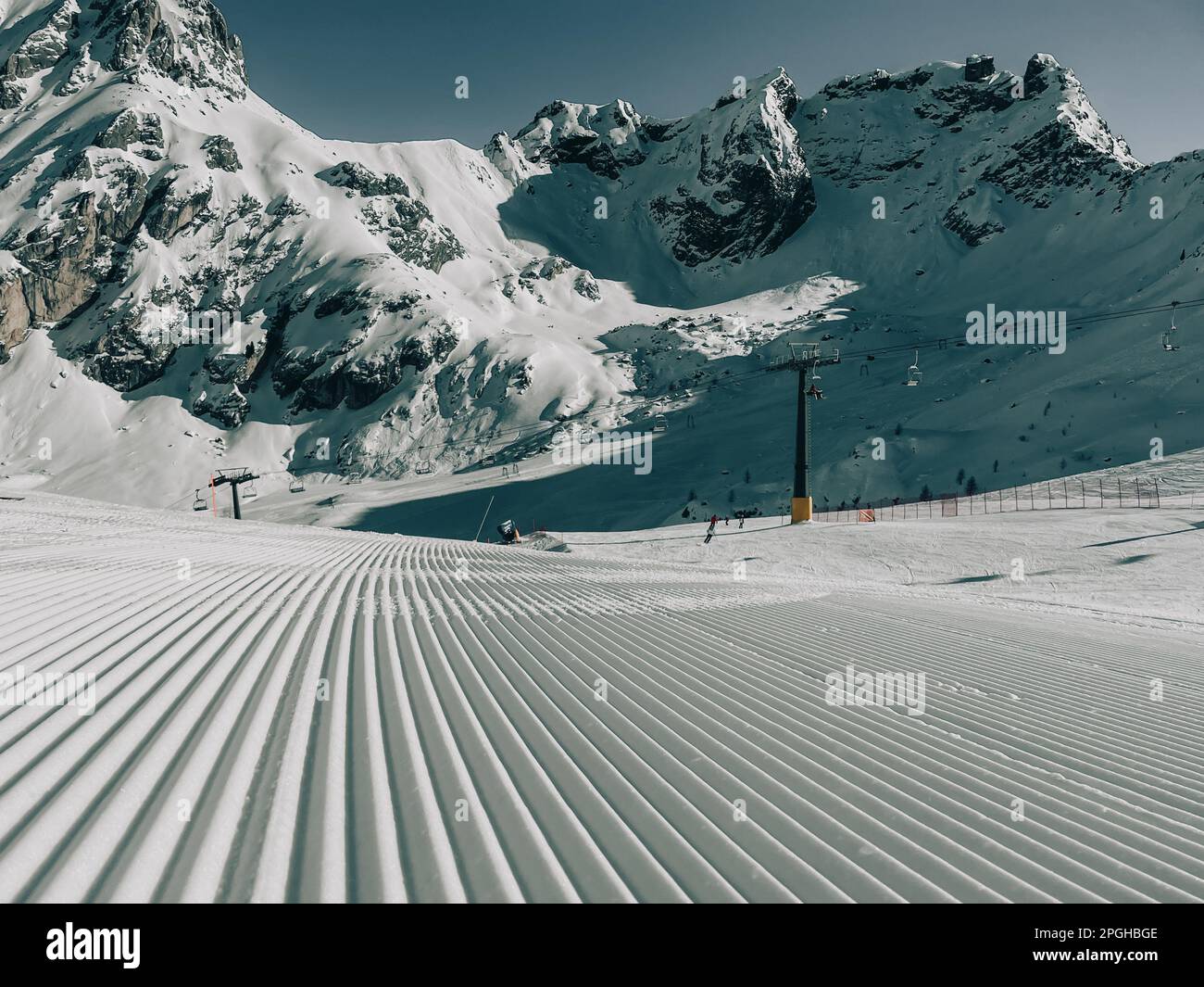 View alpine ski slope hi-res stock photography and images - Alamy