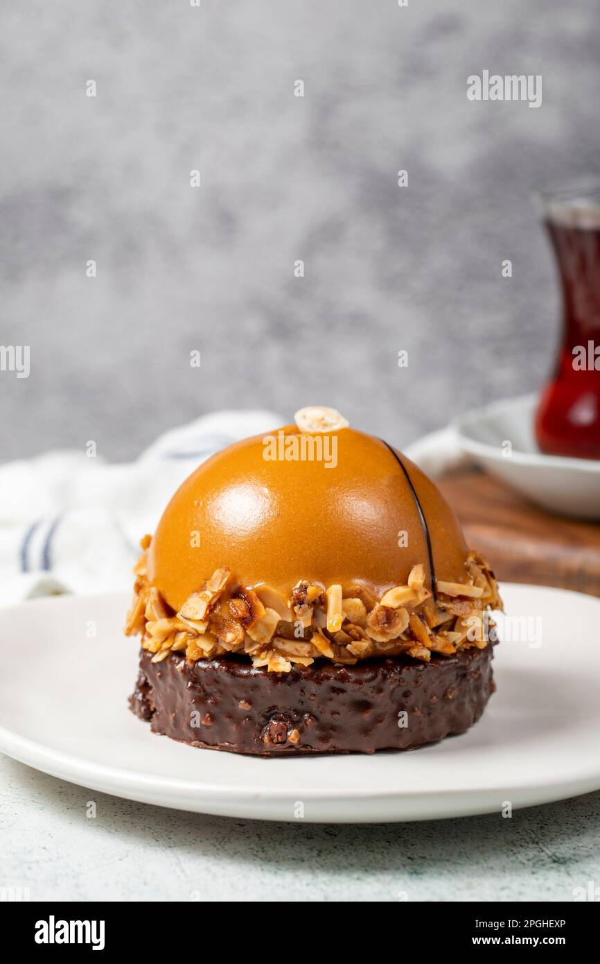 Toffee layer cake hi-res stock photography and images - Alamy