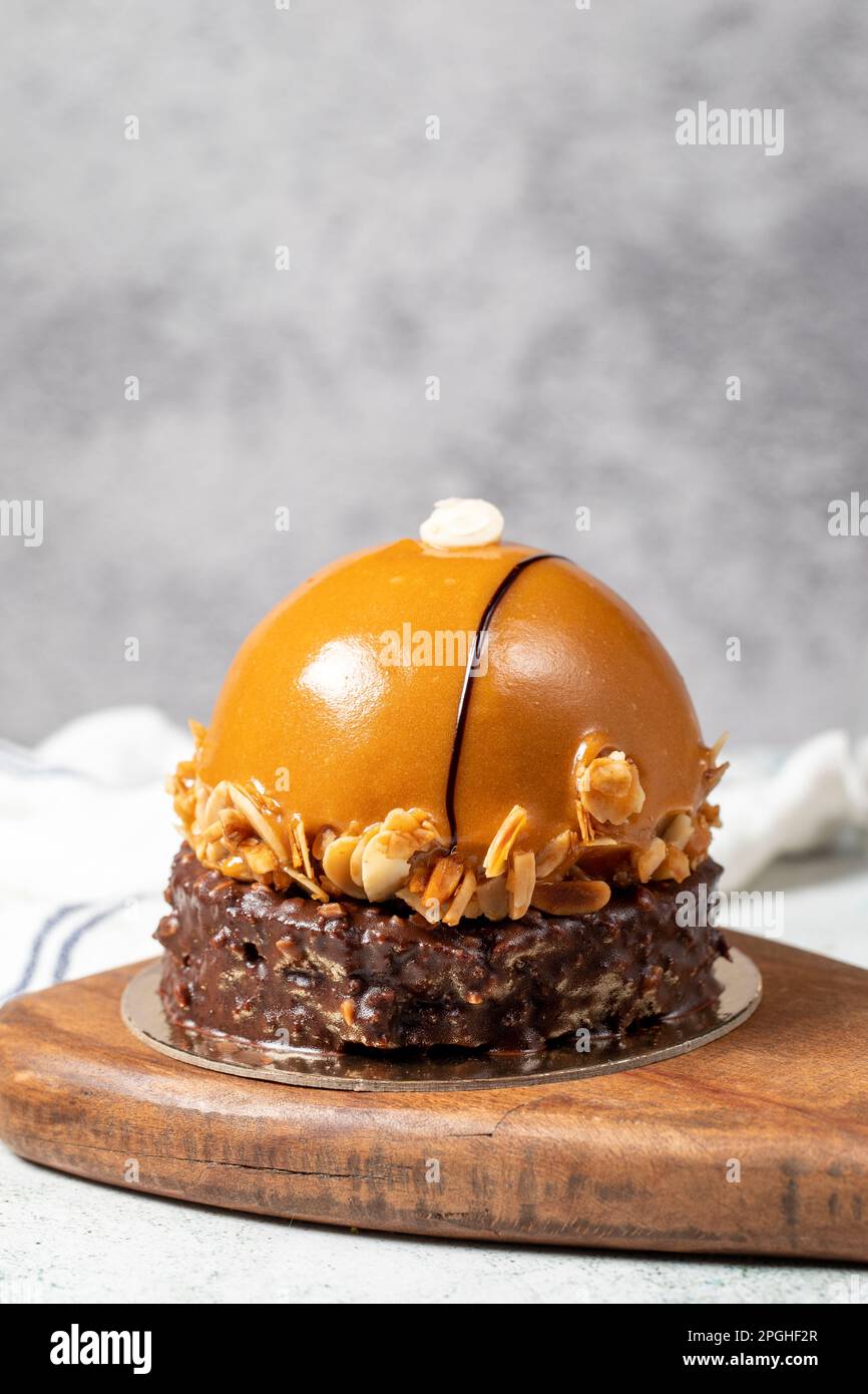 Round caramel cake. Hazelnut and cream portion cake. Close up Stock ...