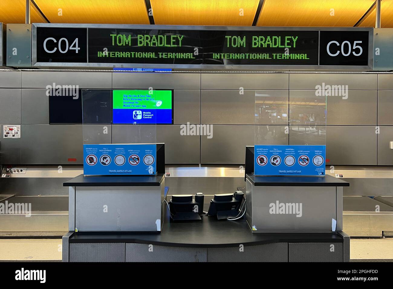 Ticket counters los angeles international airport hi-res stock photography and images - Alamy