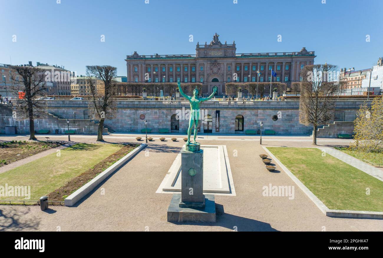 Sun Singer statue is located in Stromparterren, the oldest public park ...