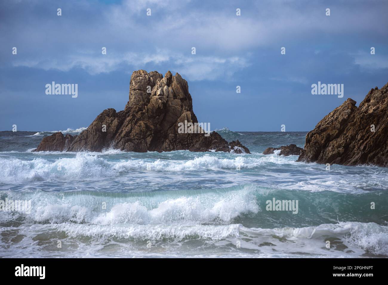 Strong waves hi-res stock photography and images - Alamy