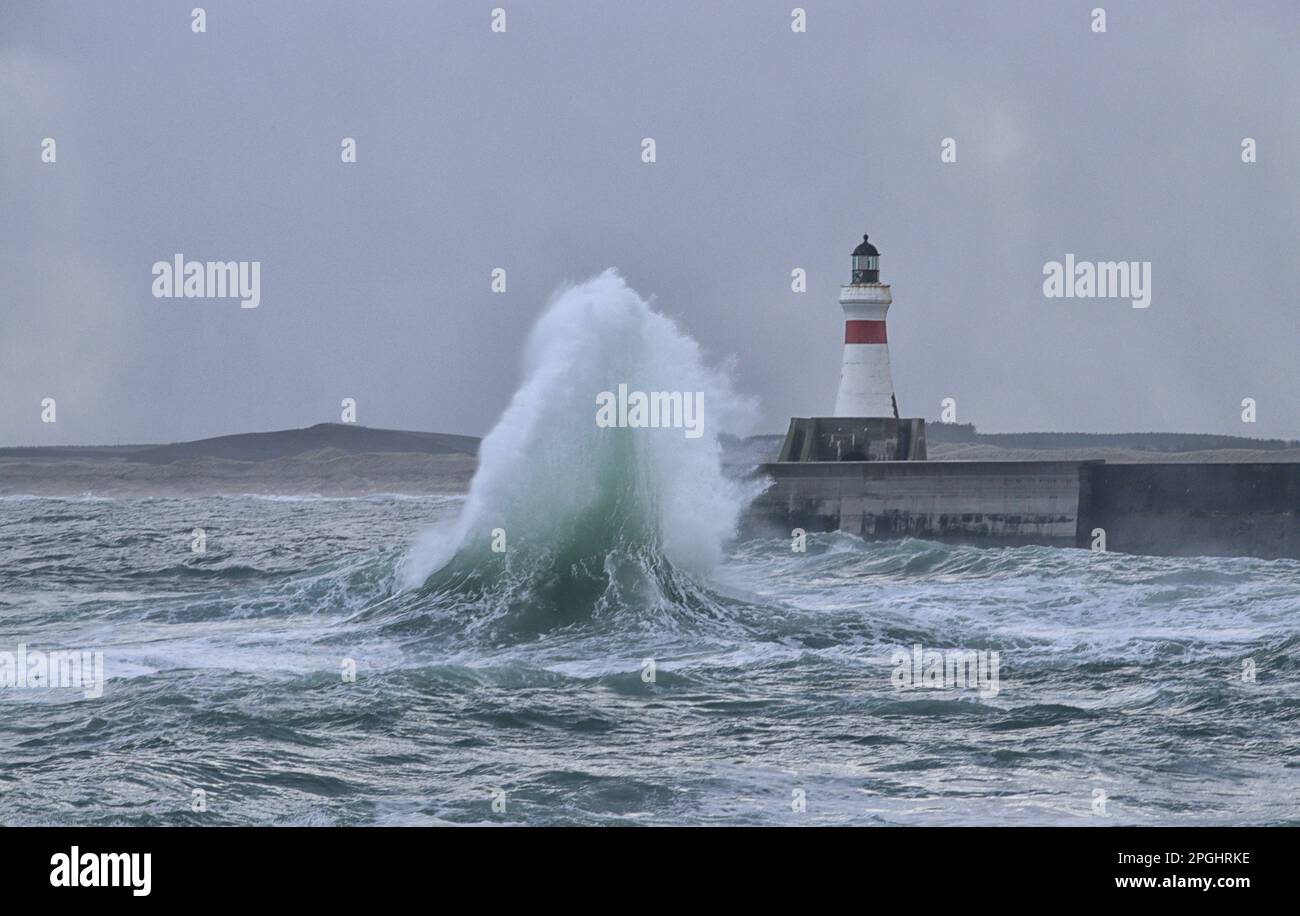 Winter waves breaking at Golden Horn, Fraserburgh Stock Photo - Alamy
