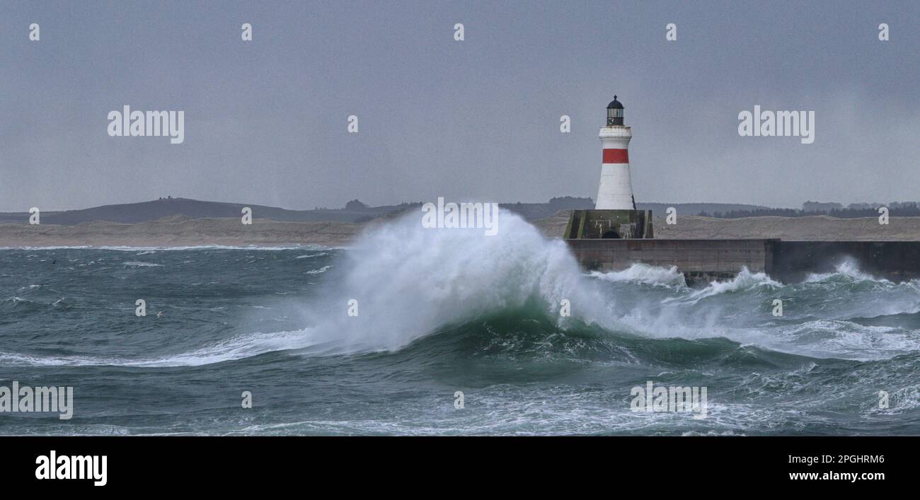 Winter waves breaking at Golden Horn, Fraserburgh Stock Photo - Alamy