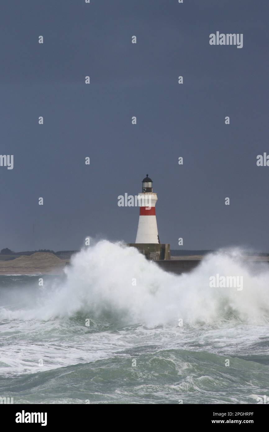 Winter waves breaking at Golden Horn, Fraserburgh Stock Photo - Alamy