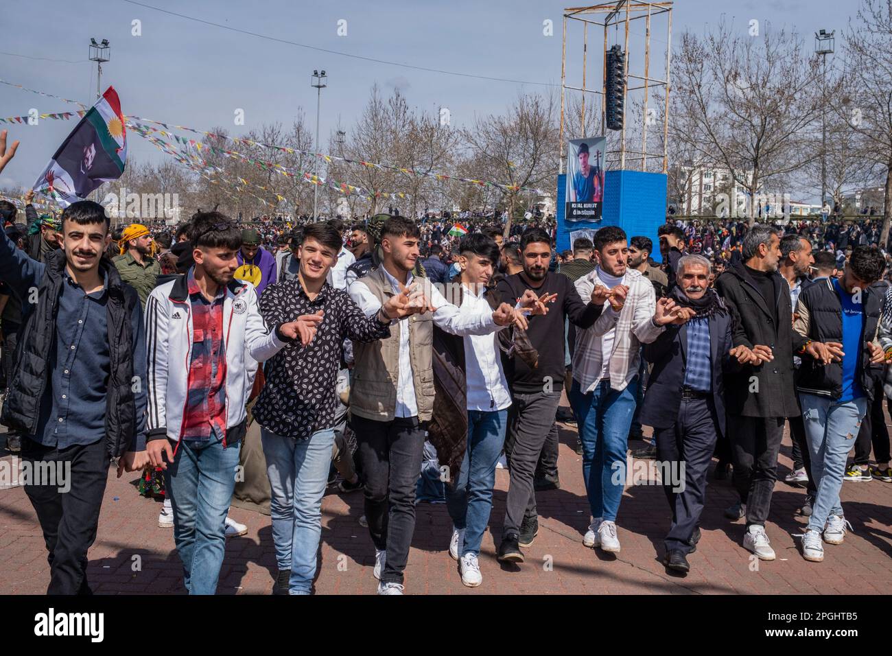 Diyarbakir, Turkey. 21st Mar, 2023. Young people dance and sing Kurdish ...