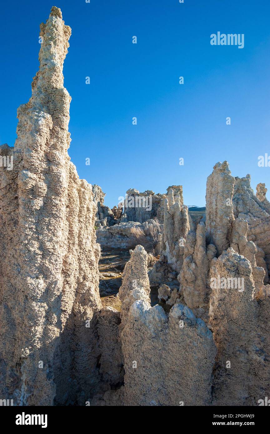 Mono lake mysterious tufa hi-res stock photography and images - Alamy