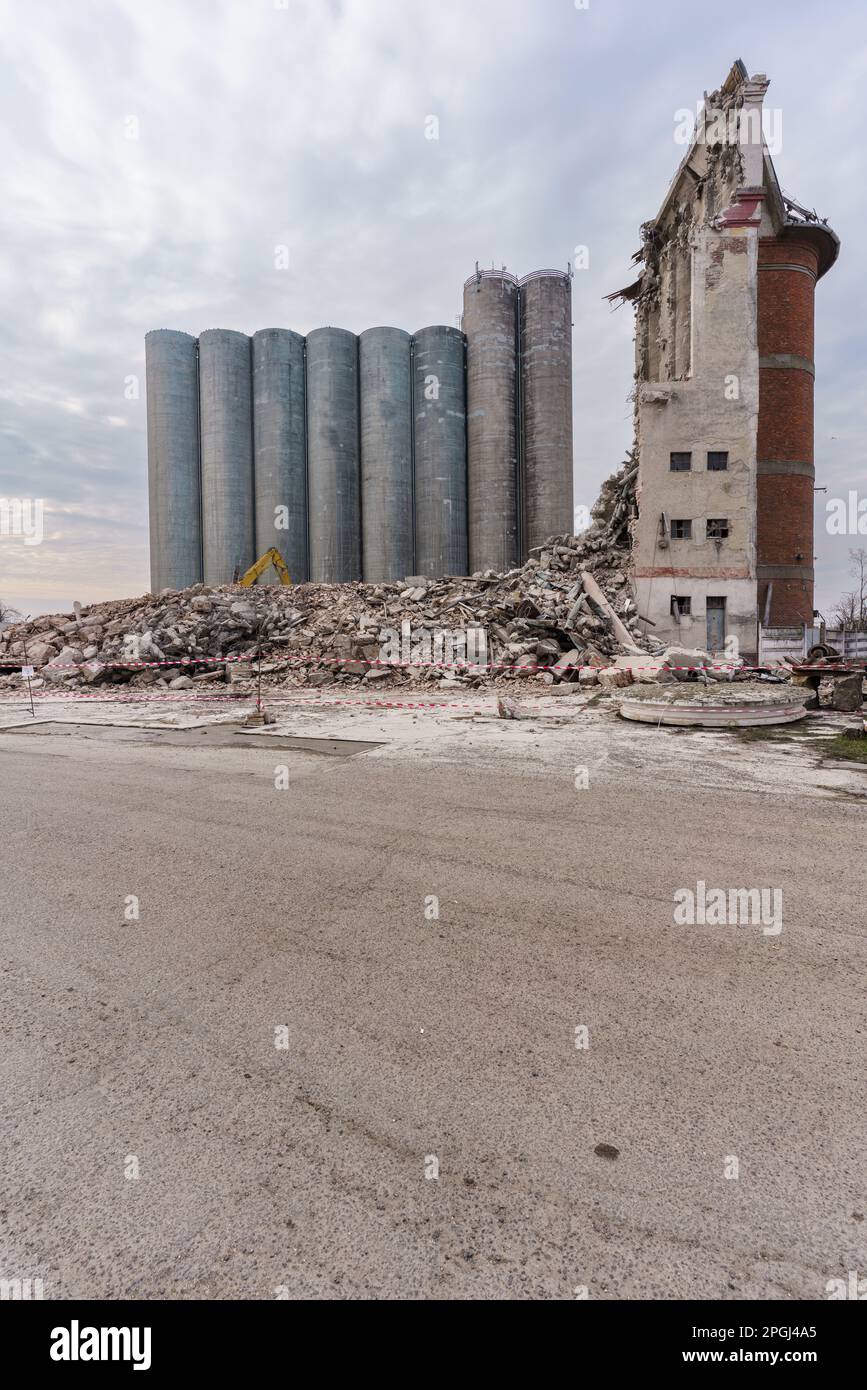 Destruction architecture building exterior damaged abandoned explosion ...