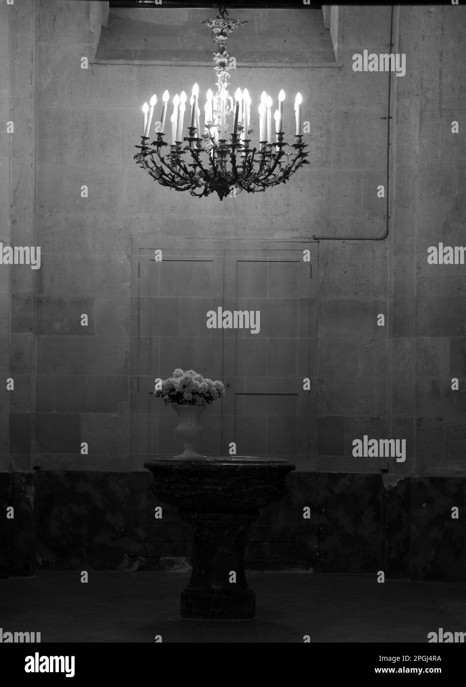 Vase lighting Black and White Stock Photos & Images - Alamy