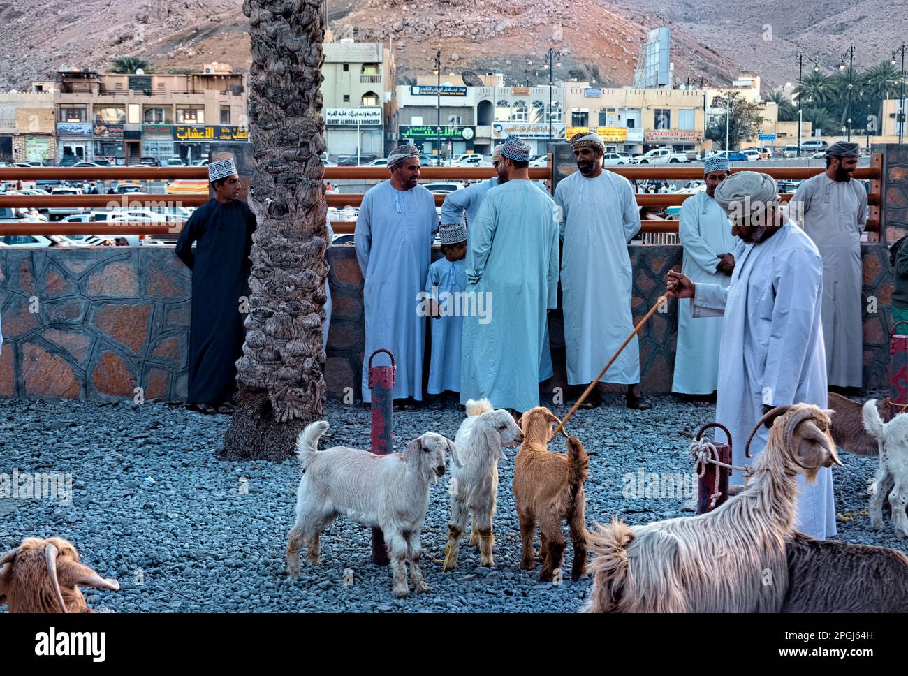 Men at the Friday goat market, Nizwa, Oman Stock Photo - Alamy