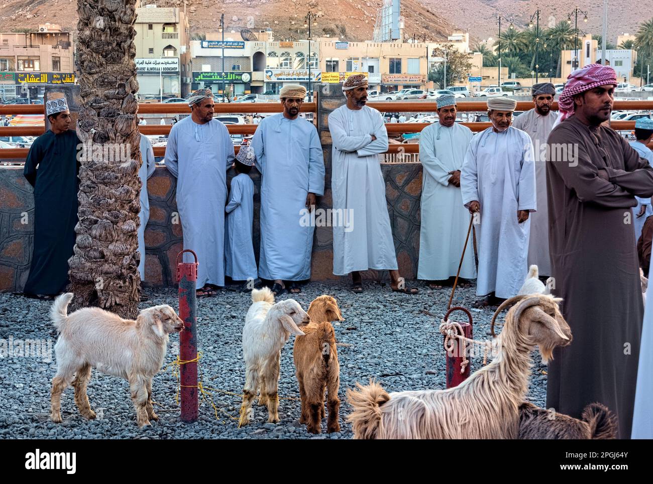 Men at the Friday goat market, Nizwa, Oman Stock Photo - Alamy