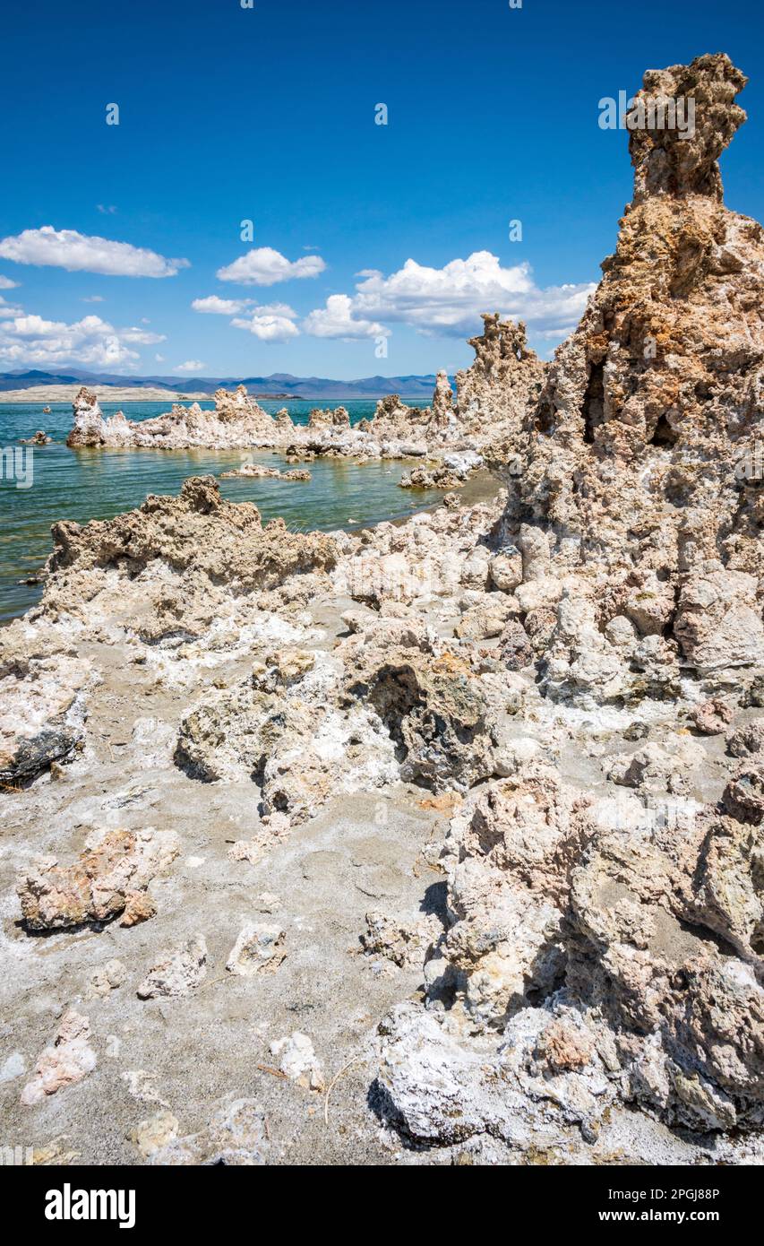 Mono lake mysterious tufa hi-res stock photography and images - Alamy