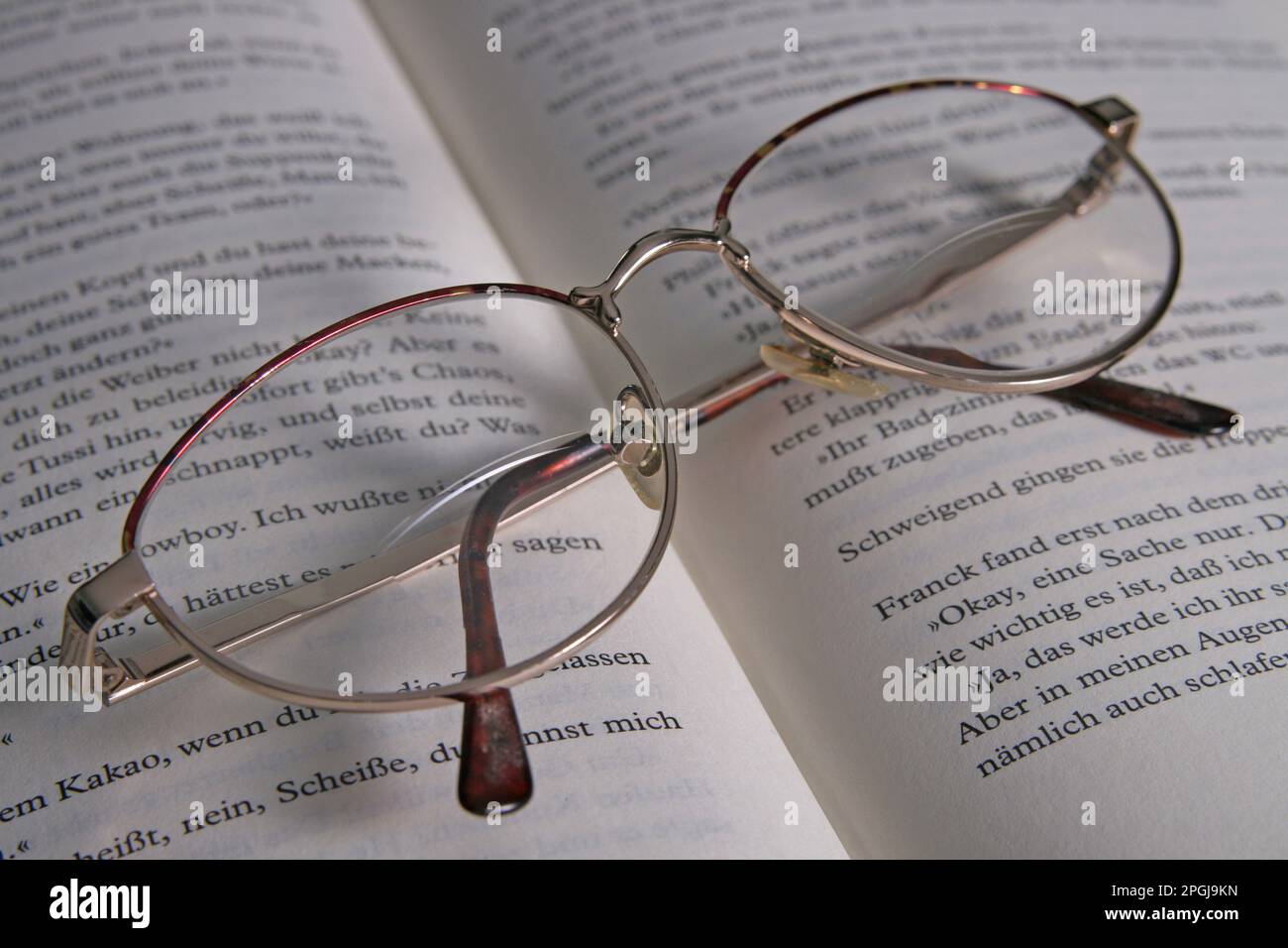 Eyeglasses open book on hi-res stock photography and images - Alamy