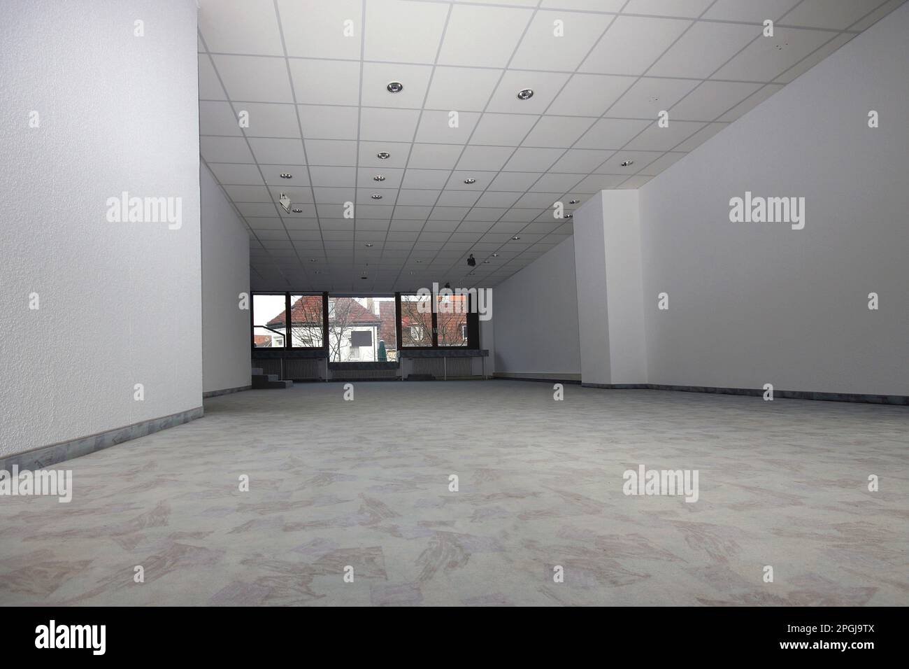 empty open space office Stock Photo - Alamy