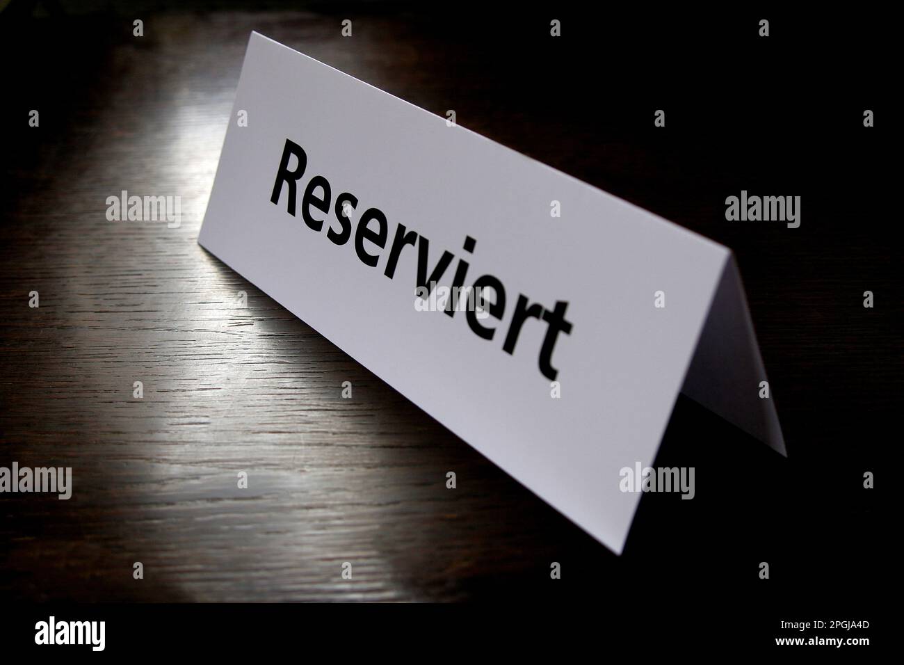 Reserved signs table hi-res stock photography and images - Alamy