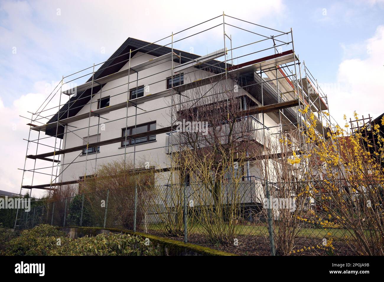 scaffold at a house Stock Photo - Alamy