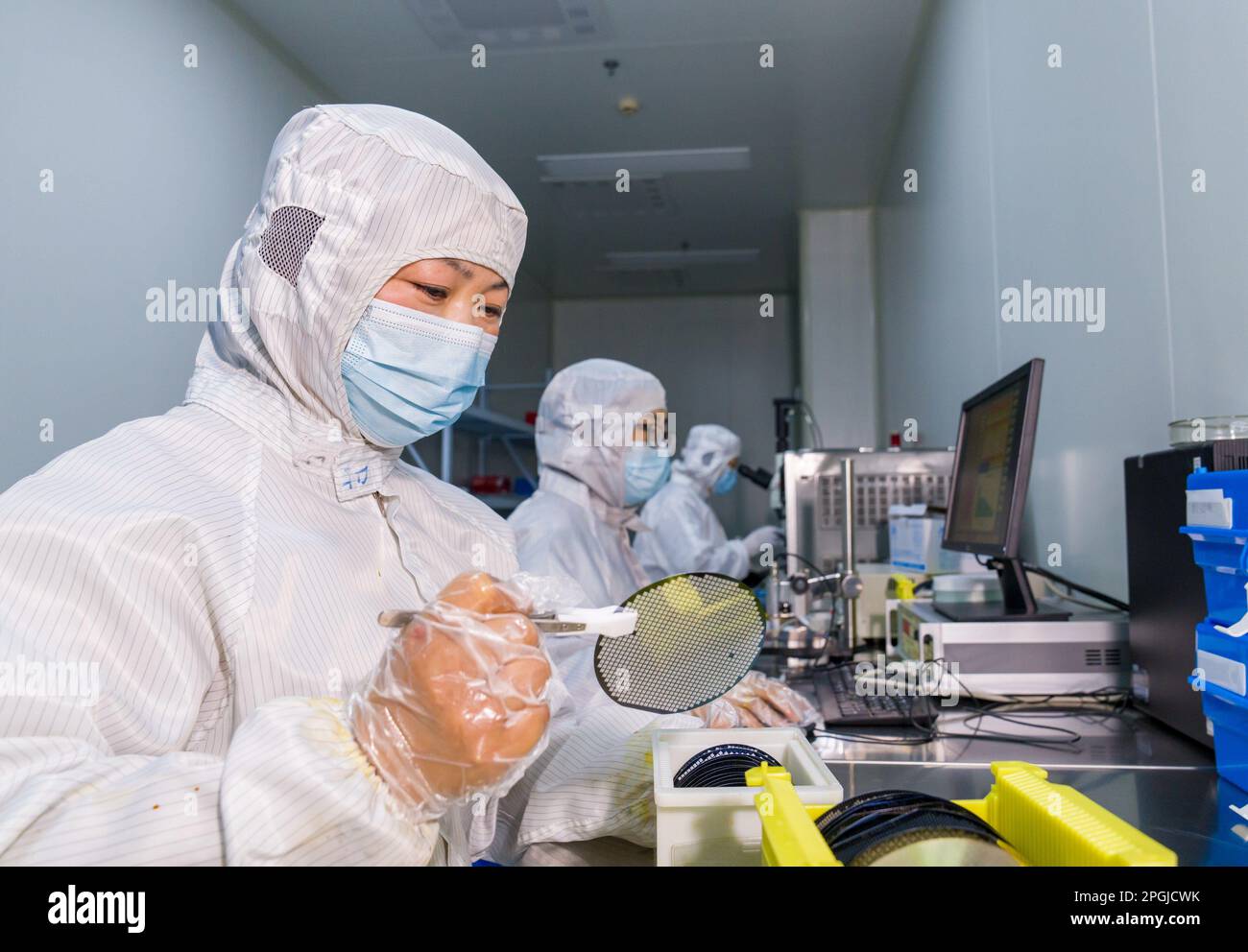Microelectronics device hi-res stock photography and images - Alamy