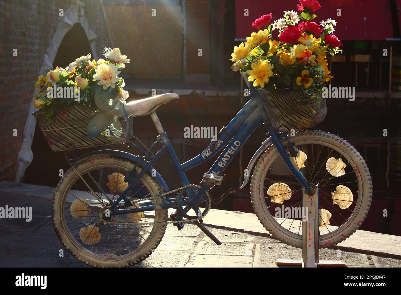 Piccola strada hi-res stock photography and images - Alamy