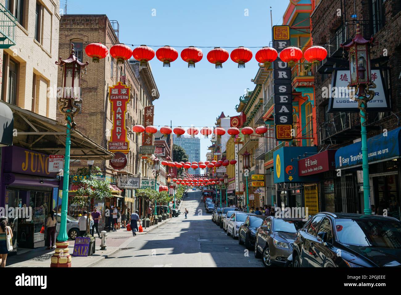 San Francisco Chinatown with traditional china red street lantern ...