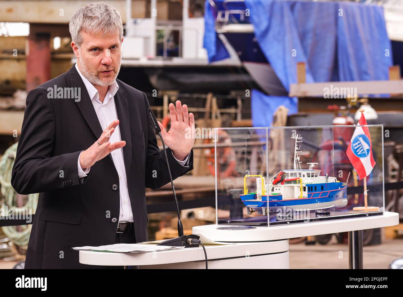 23 March 2023, Schleswig-Holstein, Lauenburg: The German government's coordinator for maritime ...