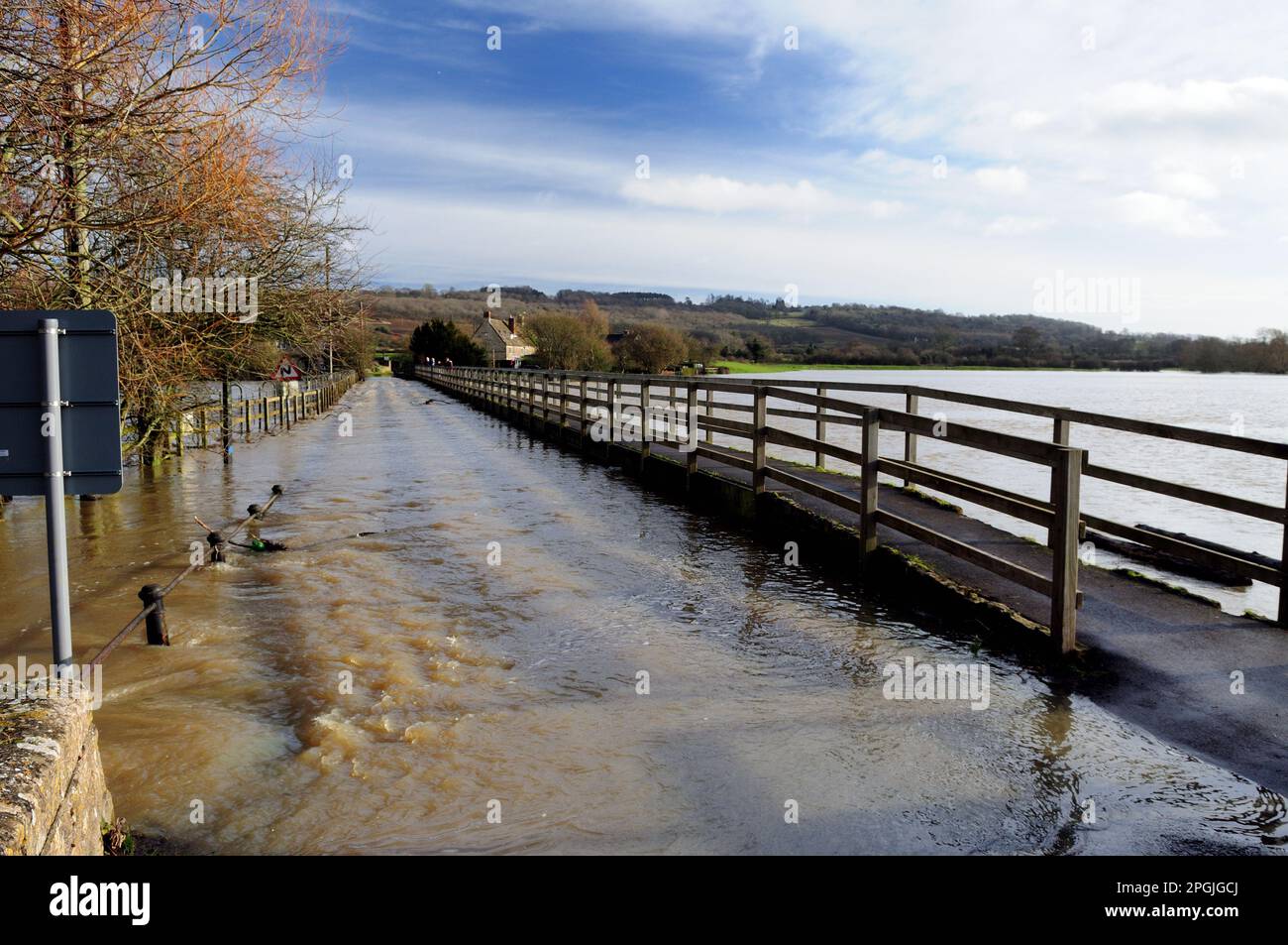Pedestrian path alongside river hi-res stock photography and images - Alamy