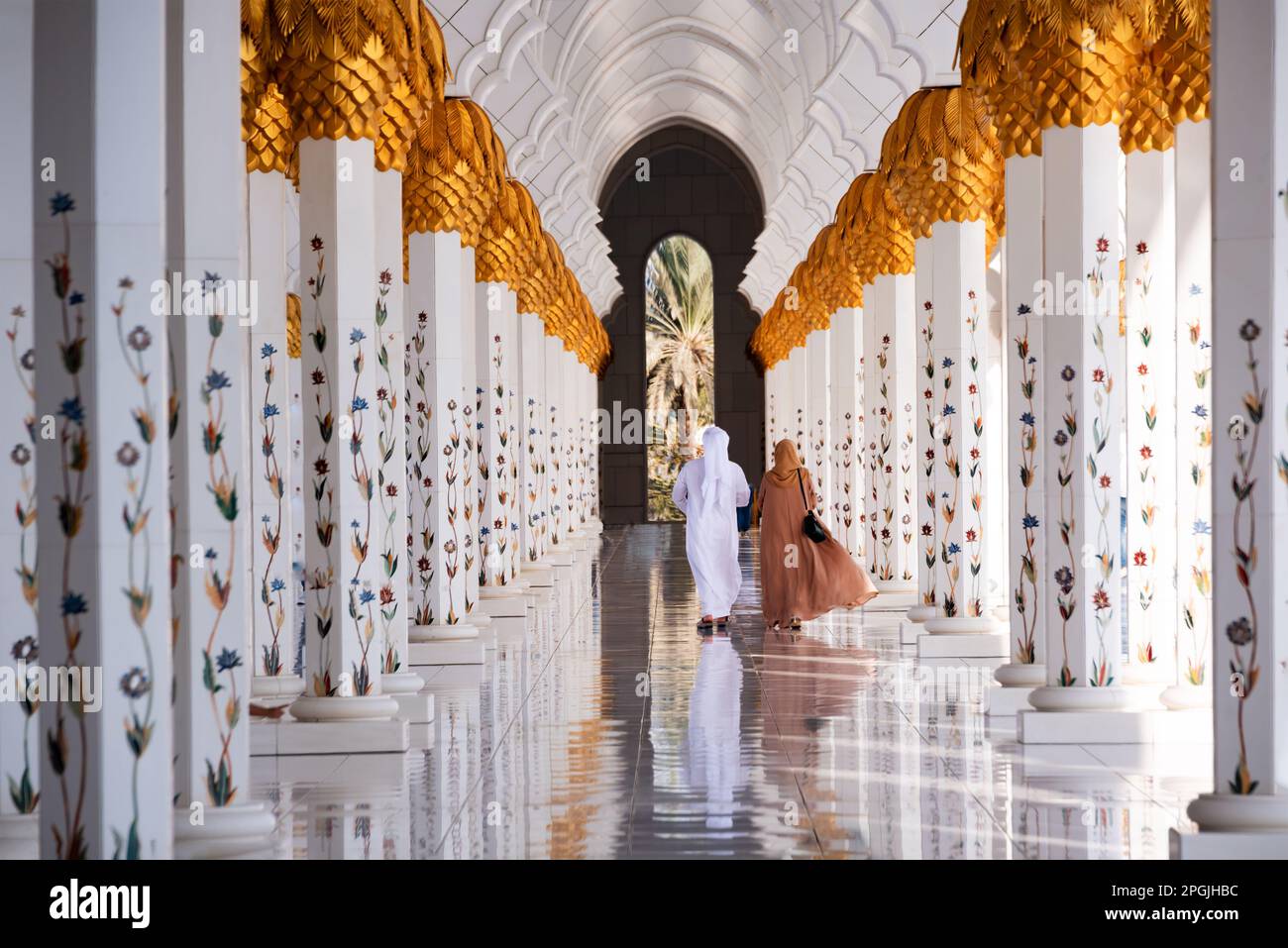 Sheikh Zayed Grand Mosque of white marble in Abu Dhabi city, UAE Stock ...