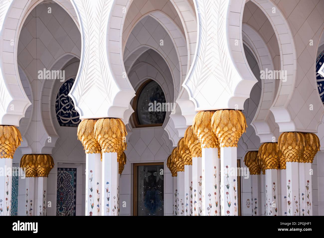 Sheikh Zayed Grand Mosque of white marble in Abu Dhabi city, UAE Stock ...