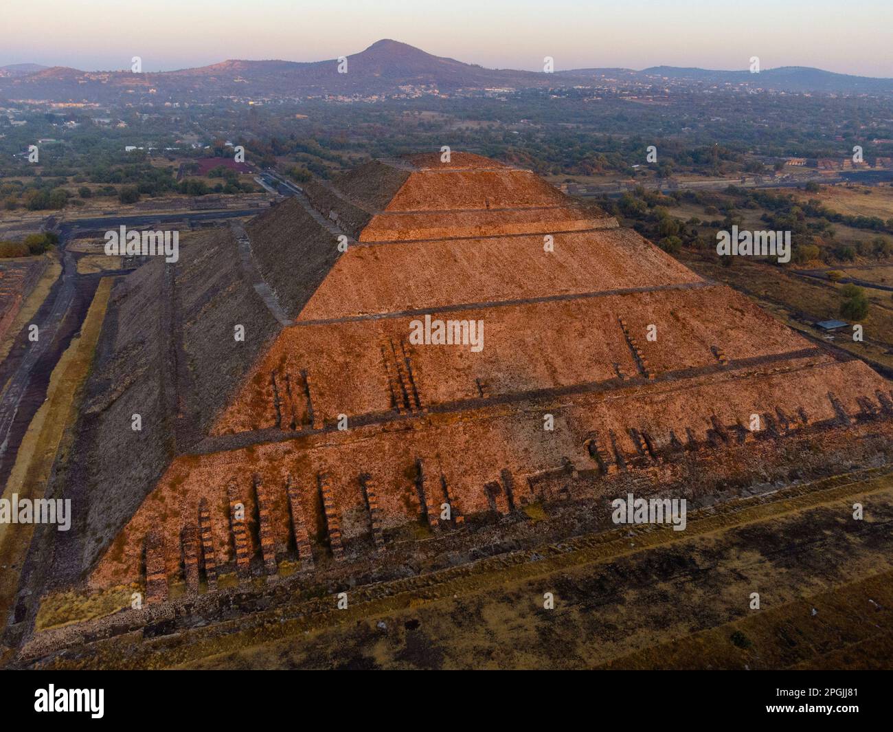 Sunrise over teotihuacan pyramid mexico hi-res stock photography and ...