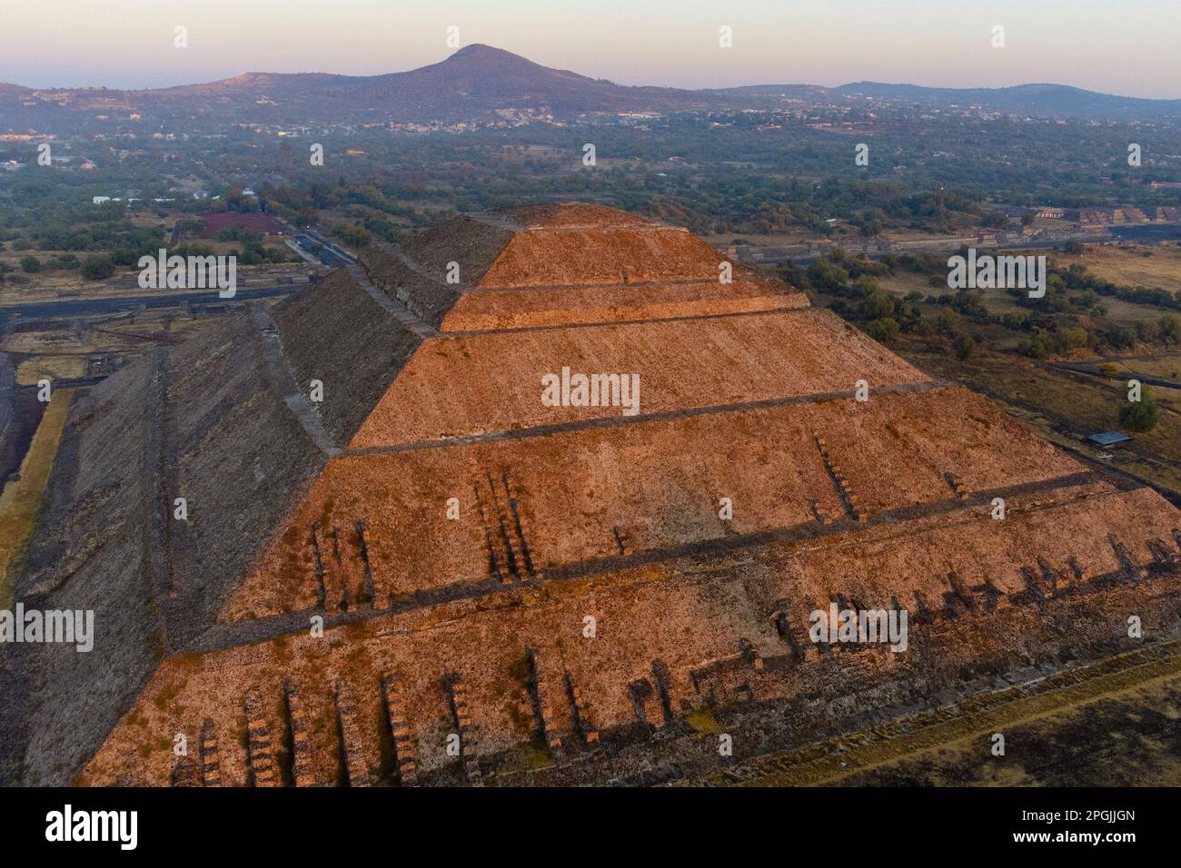 Sunrise on hot air balloon over the Teotihuacan pyramid Stock Photo - Alamy