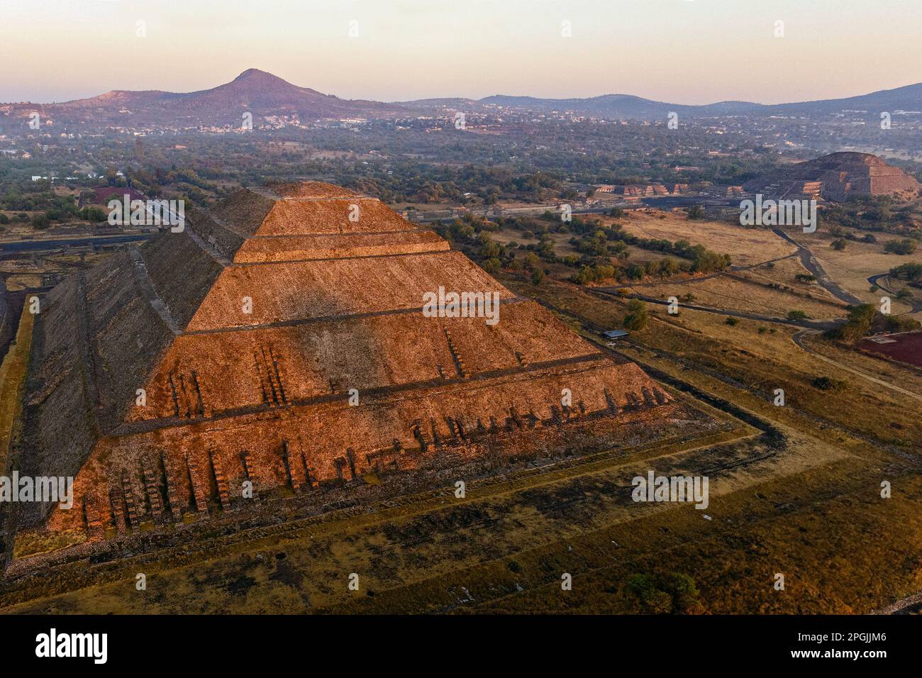 Sunrise over the Teotihuacan pyramid, Mexico Stock Photo - Alamy