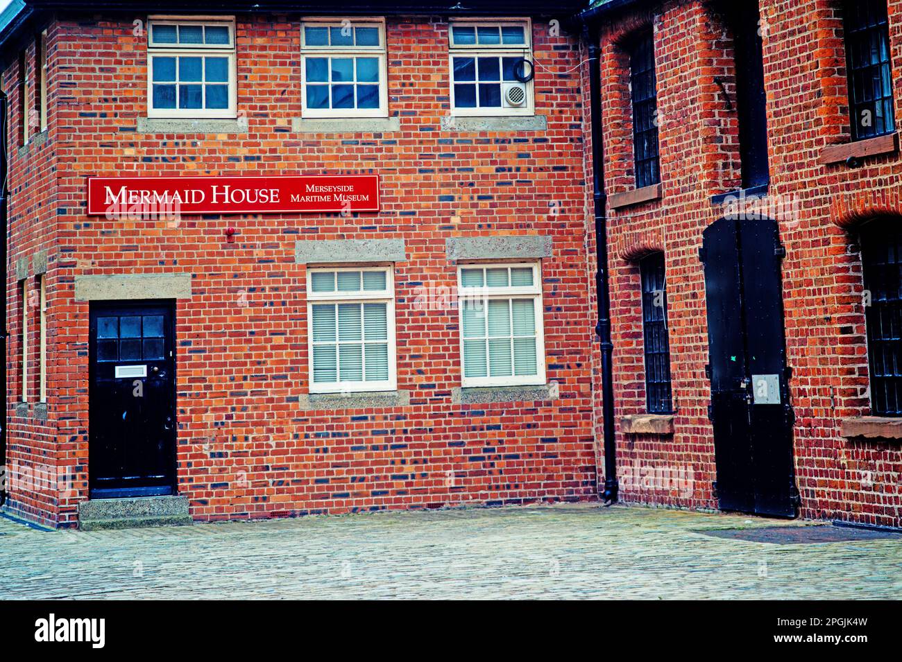 Mermaid House, Albert Dock, Liverpool, Merseyside, England Stock Photo ...