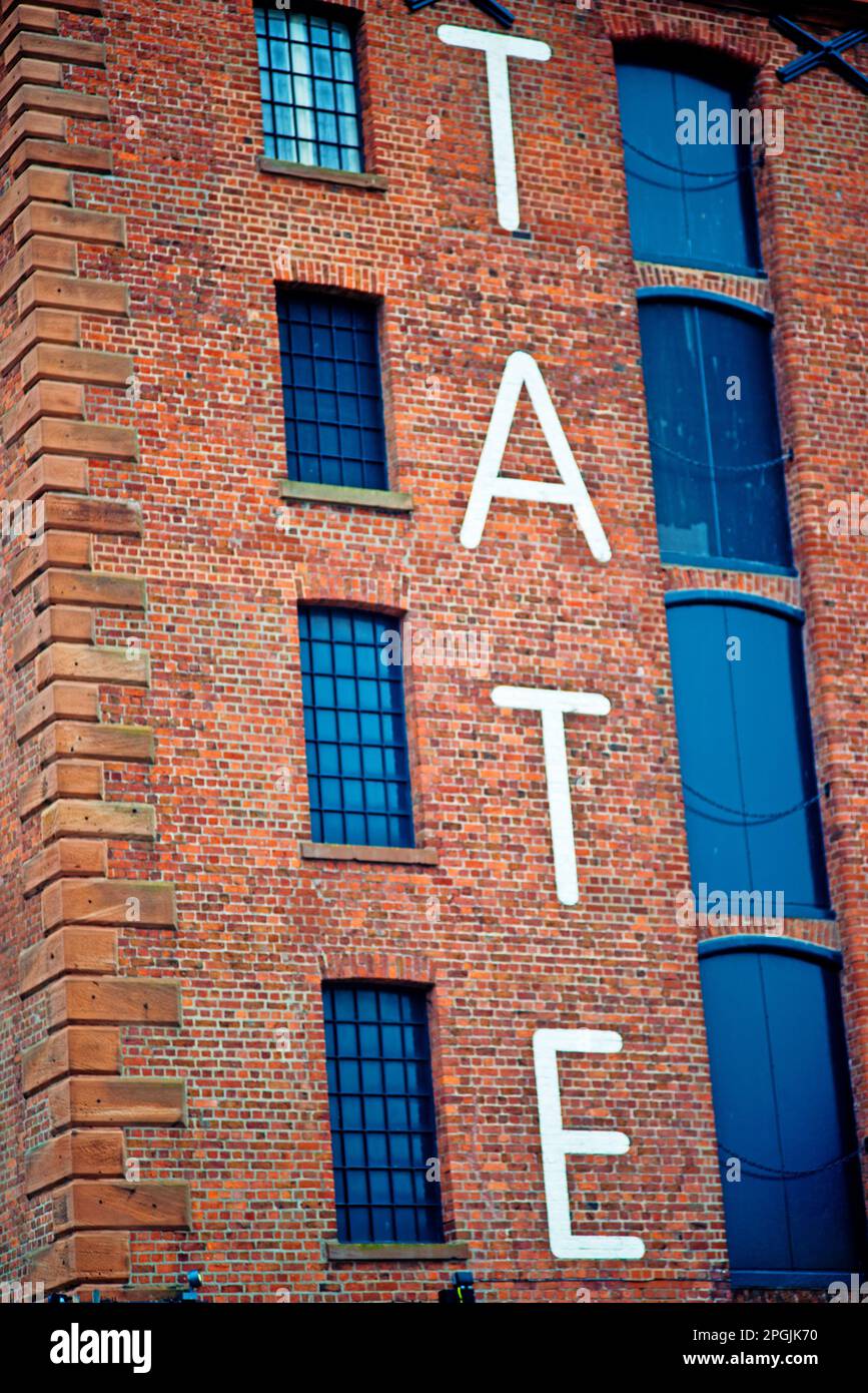 Tate liverpool albert dock hi-res stock photography and images - Alamy