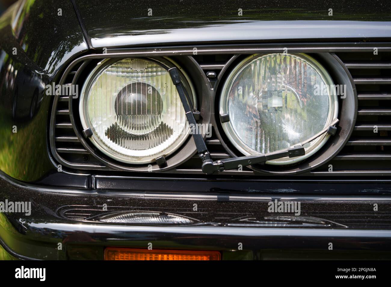 Round headlights hi-res stock photography and images - Alamy
