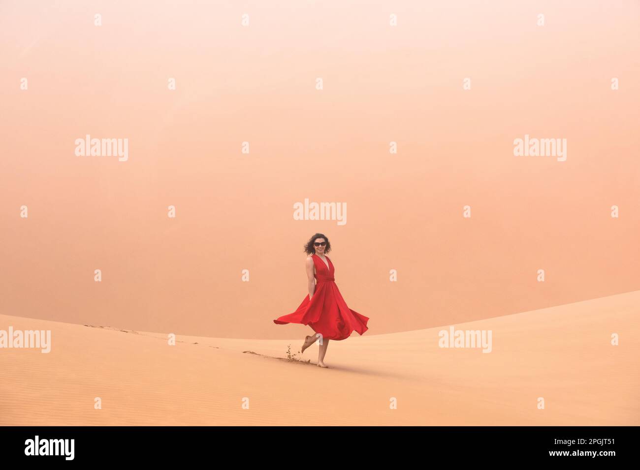 Red hijab desert hi-res stock photography and images - Alamy